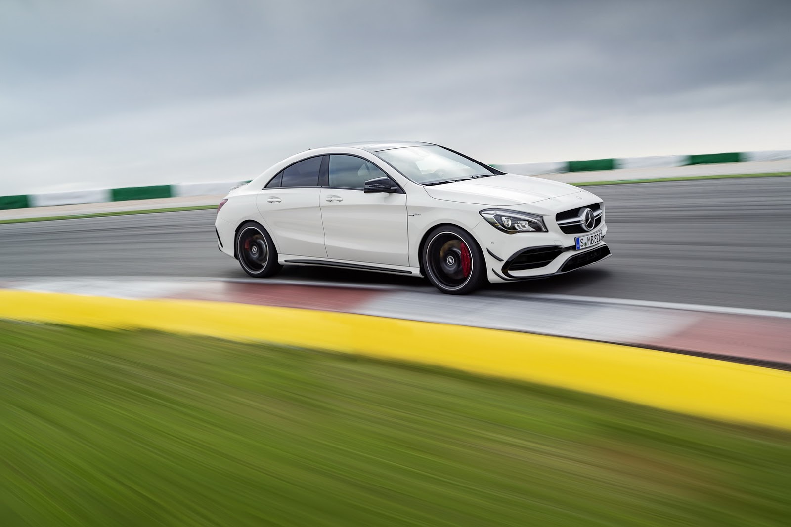 Mercedes ไฟเขียว A class sedan เสียบใต้ C Class