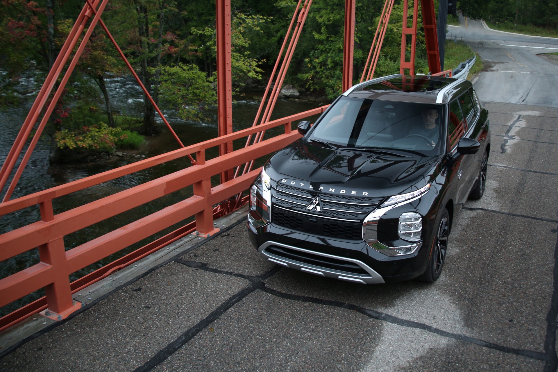Mitsubishi Outlander PHEV 2023 เผยขับไฟฟ้าได้ 60 ก.ม. | Ridebuster.com