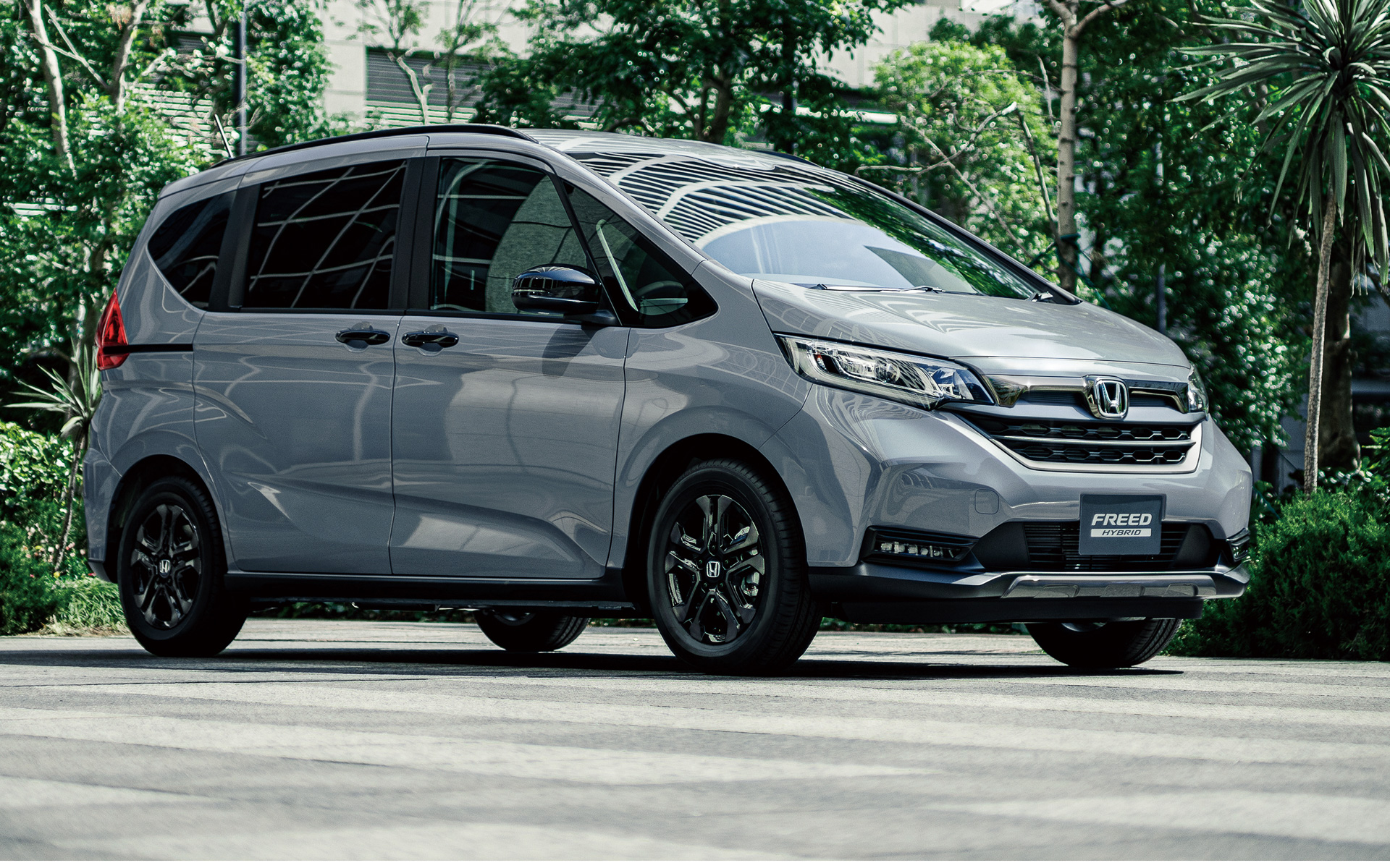 Honda Freed Black Style พ่อบ้านมาดเข้มแต่งหล่อขายญี่ปุ่น