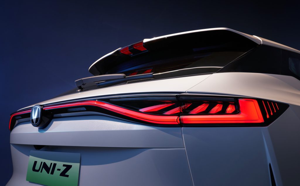 CHANGAN UNI-Z อเนกประสงค์พลังเสียบปลั๊กเปิดขายจีนไตรมาสแรก