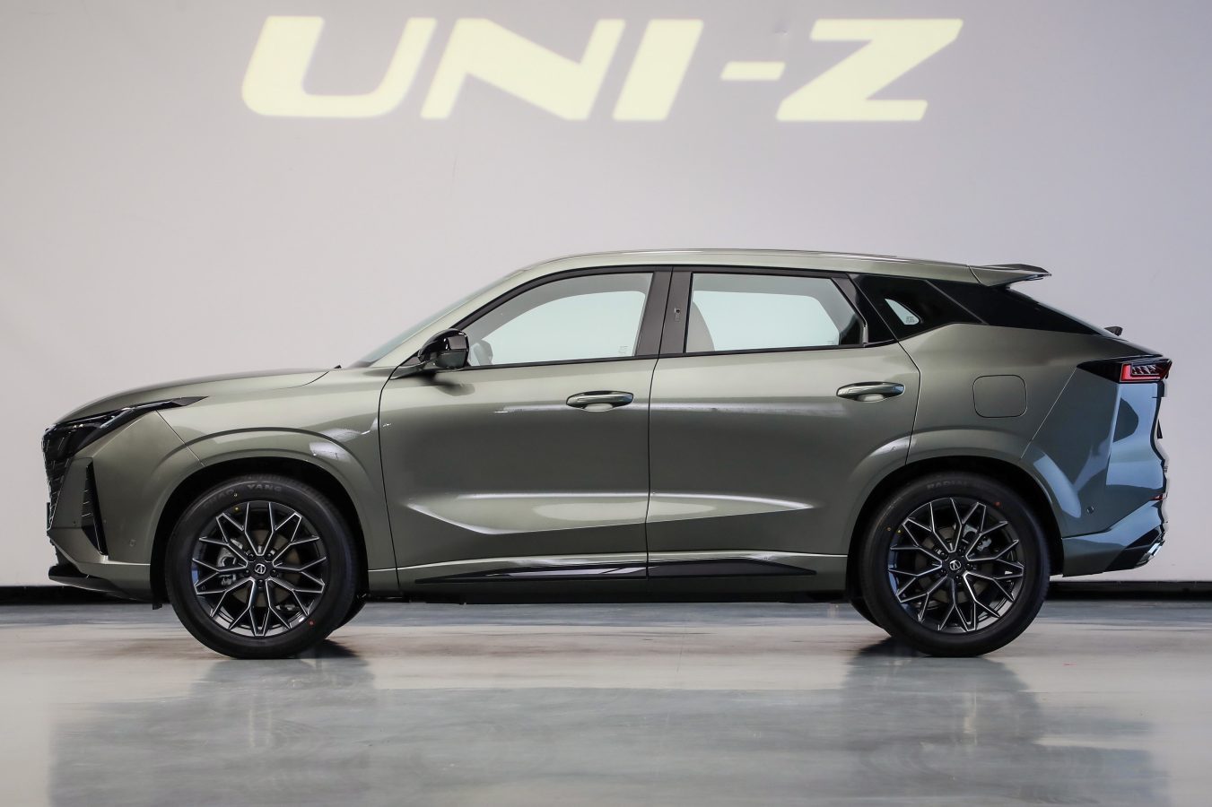 CHANGAN UNI-Z อเนกประสงค์พลังปลั๊กอินขายจีน 639,000 บาท