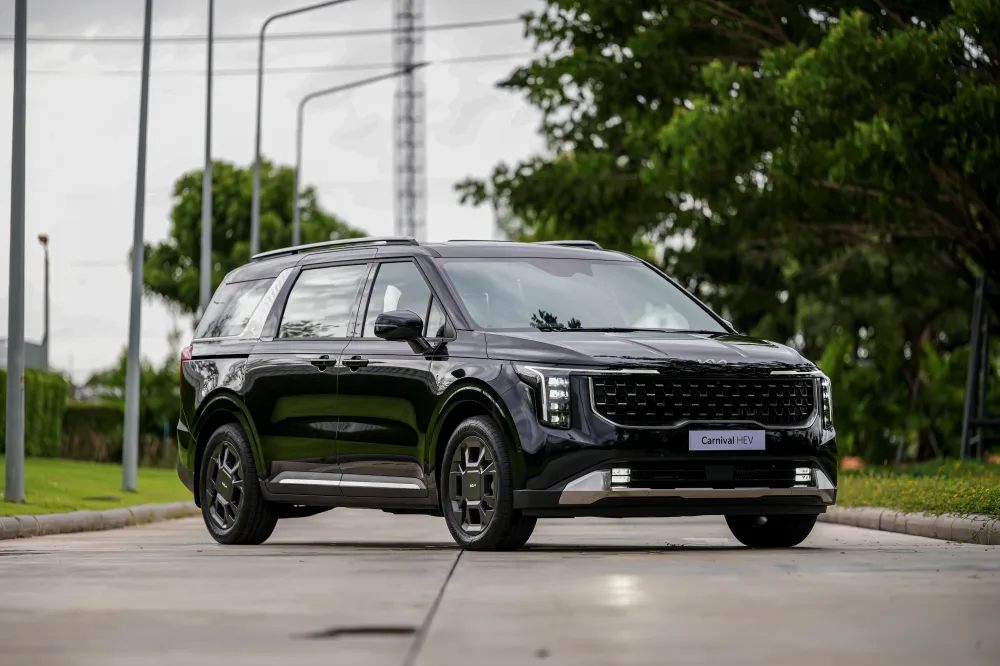 KIA Carnival HEV 7 ที่นั่ง พร้อมขายไทยวันนี้ กับราคาเริ่มต้นที่ 2,499,000 บาท | Ridebuster.com